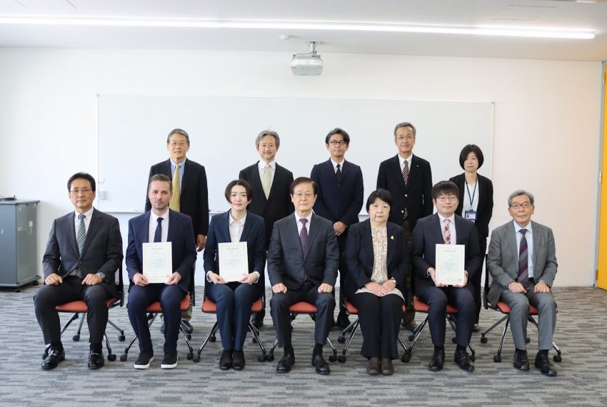 2023年度採用式の開催（2023.4.11） | お知らせ | 中部大学大学院博士後期課程学生支援プロジェクト「地球規模の社会課題へ創発的 ...